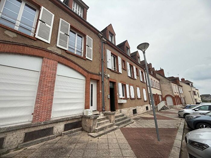 Appartement à louer - Saint-Denis-de-lHôtel - 3 pièces - 2 chambres