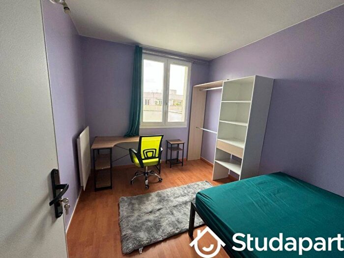 Appartement à louer - Cormiers-Hauts Batons-Champy-Butte Verte, Noisy-le-Grand - 1 pièce - 1 chambre