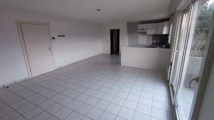 Appartement à louer - Les Orgemonts, Mantes-la-Ville - 3 pièces - 2 chambres