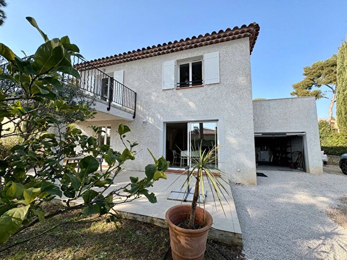 Maison à louer - Est, La Ciotat - 4 pièces - 3 chambres