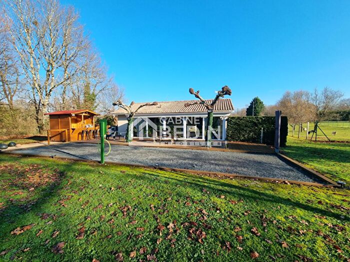 Maison à vendre - Blésignac - 4 pièces - 3 chambres