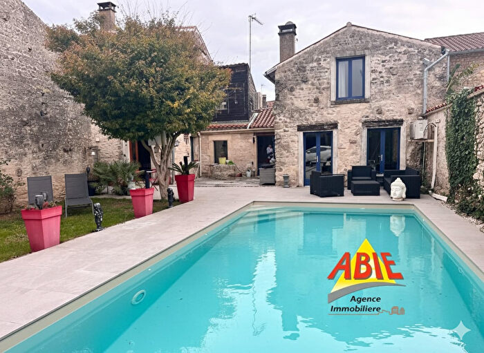 Maison à vendre - Coulonges-sur-lAutize - 6 pièces - 4 chambres