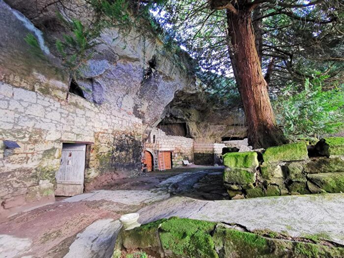 Maison à vendre - Souzay-Champigny - 3 pièces - 2 chambres