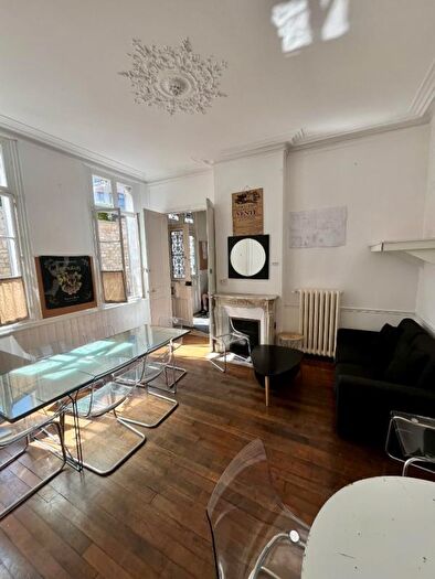 Appartement à louer - Compiègne, Centre-ville - 1 pièce - 17 chambres