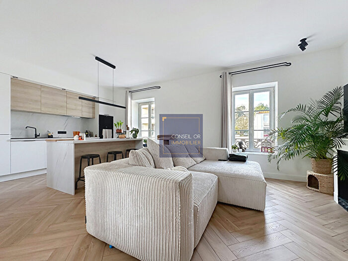 Appartement à vendre - Saint-Genis-Laval, Centre-ville - 3 pièces - 2 chambres