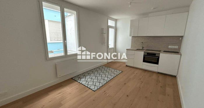 Centre Ville, Lorient : Appartement 2 pièces à louer