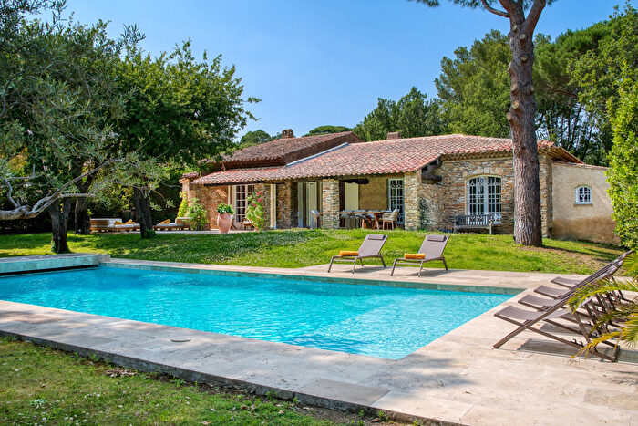 Maison à vendre - Grimaud - 6 pièces - 5 chambres