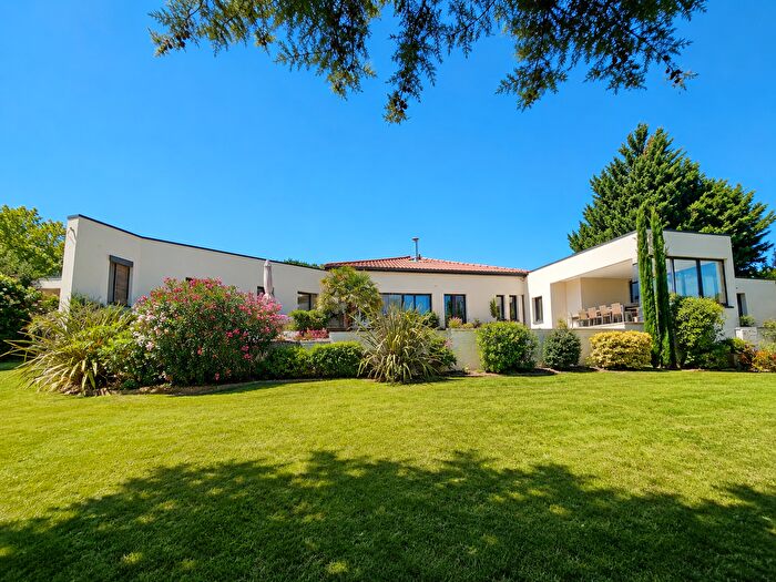 Les Côtes-d'Arey : Maison 9 pièces à vendre