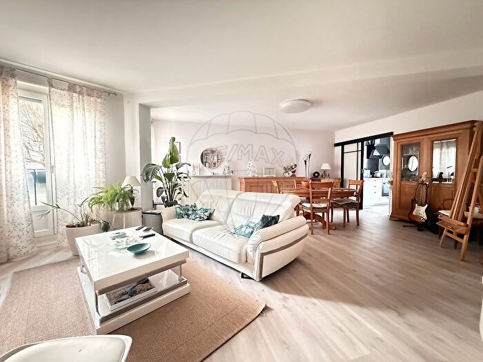 Appartement à vendre - Saint-André-les-Vergers - 3 pièces - 2 chambres