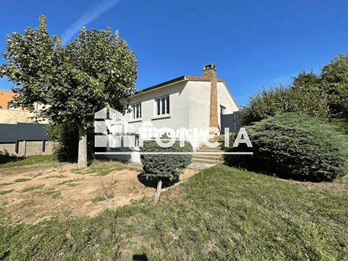 Maison à louer - Zone Industrielle, Neuville-sur-Saône - 5 pièces - 4 chambres