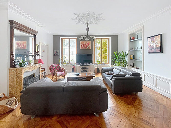 Appartement 5 pièces à vendre à Orléans, Bourgogne, Saint-Euverte