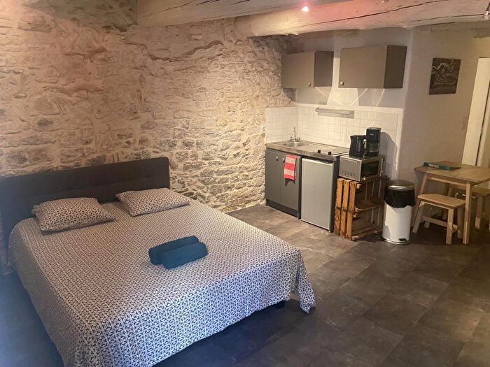 Appartement 1 pièce à louer - Nîmes, Ecusson, Arènes