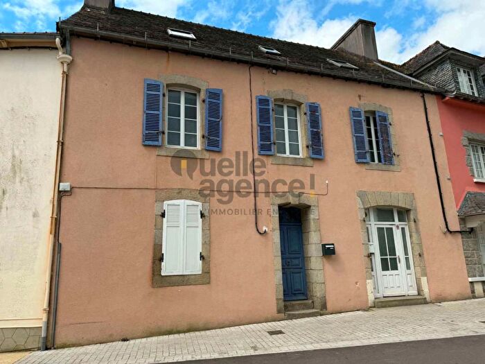 Maison 12 pièces à Sizun, à vendre