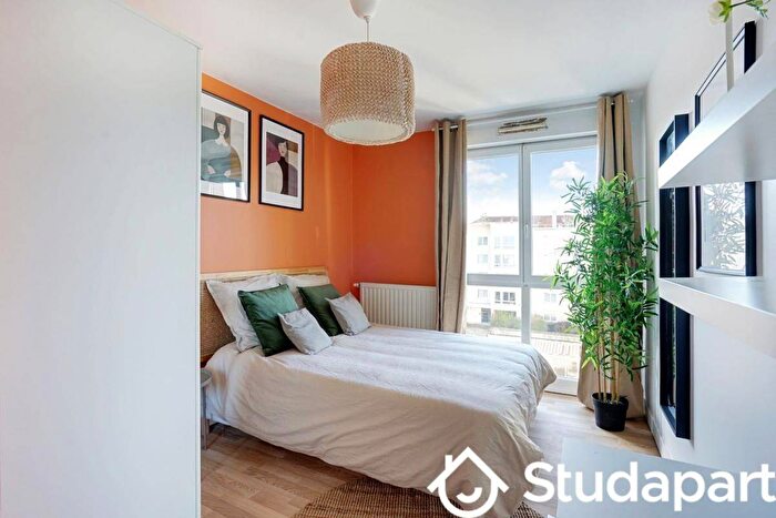 Appartement à louer - Hauts Fossés-Esslières-Sorières, Le Kremlin-Bicêtre - 1 pièce - 4 chambres