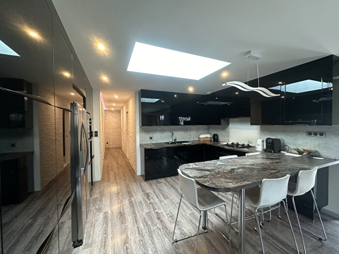 Appartement à vendre - Clermont-Ferrand, Saint-Jacques - 4 pièces - 3 chambres