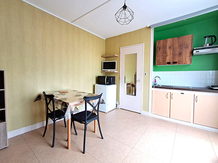 Appartement à louer - Chaumont, Centre-ville, Faubourg - 1 pièce