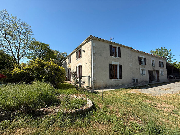 Maison 12 pièces à Saint-Jean-de-Liversay, à vendre