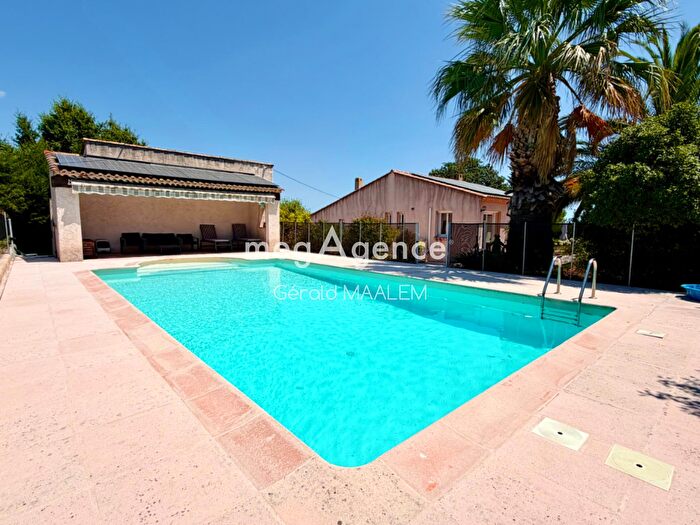 Maison 6 pièces à Roquebrune-sur-Argens, Village, à vendre