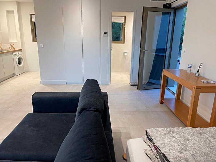 Saint-Marc-Jaumegarde : Appartement 1 pièce à louer