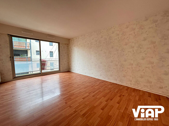 Appartement à louer - Limoges, Centre-ville, Hôtel de Ville, Emailleurs - 3 pièces - 2 chambres