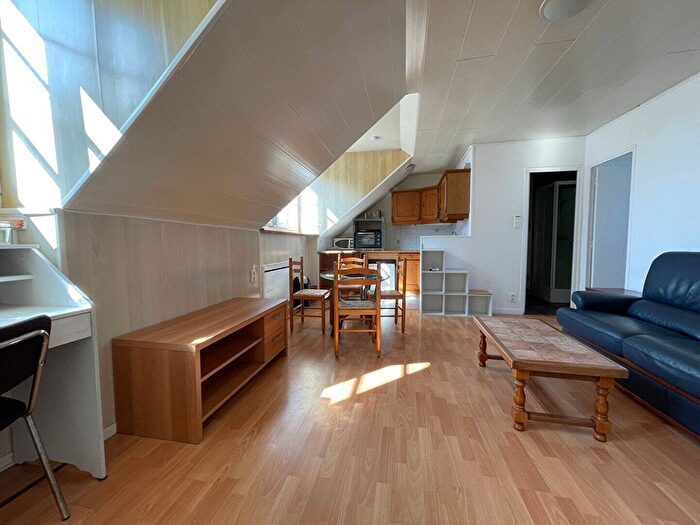 Appartement à louer - Centre Ville, Quimper - 2 pièces - 1 chambre