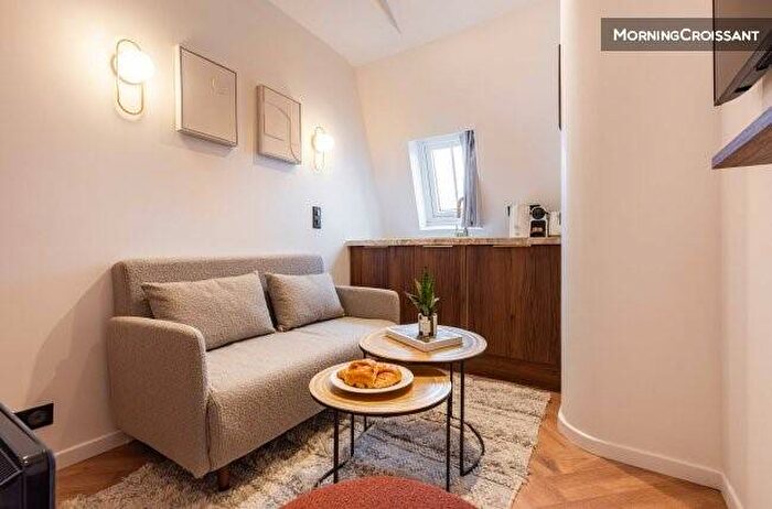 Appartement à louer - Courcelles-Wagram, Paris ème arrondissement - 1 pièce