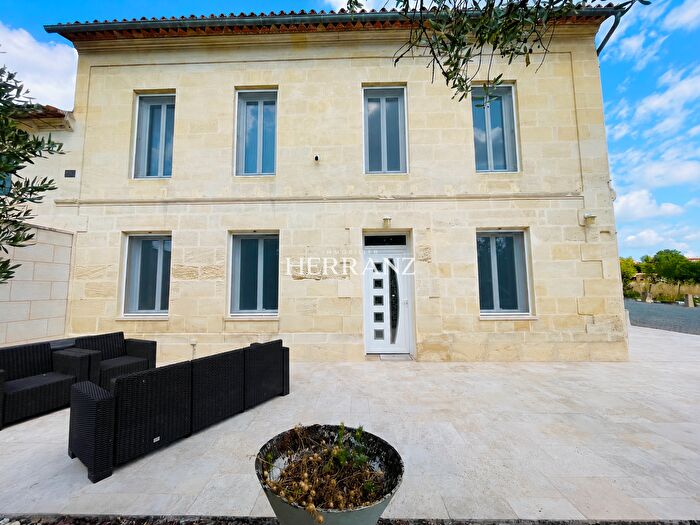 Arveyres : Maison 9 pièces à vendre
