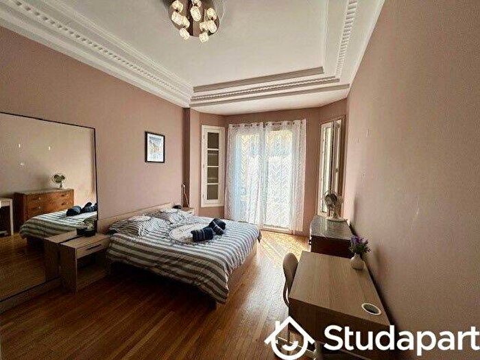 Appartement à louer - Fleurs-Gambetta, Nice - 1 pièce - 3 chambres