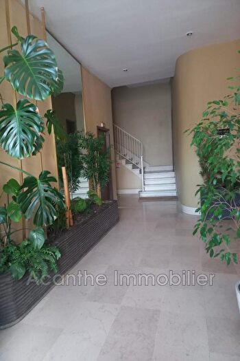 Appartement à vendre - Paris e  - 2 pièces - 1 chambre