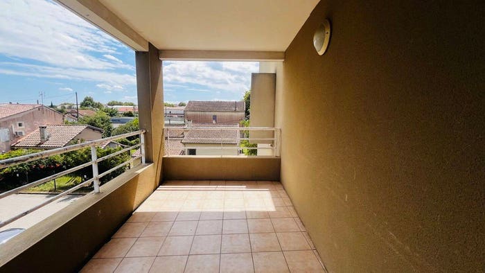 Montplaisir Nord, Arles : Appartement 2 pièces à louer
