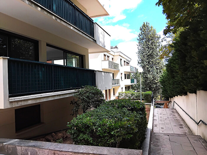 Appartement 2 pièces à Saint-Cloud, Montretout, Coutureau, à vendre