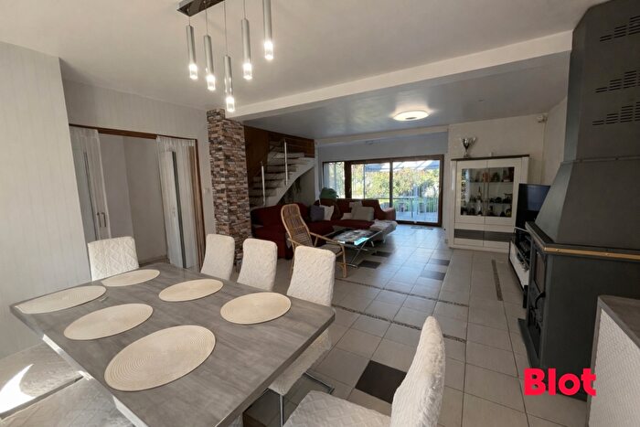 Maison à vendre - Noyal-Châtillon-sur-Seiche - 7 pièces - 5 chambres