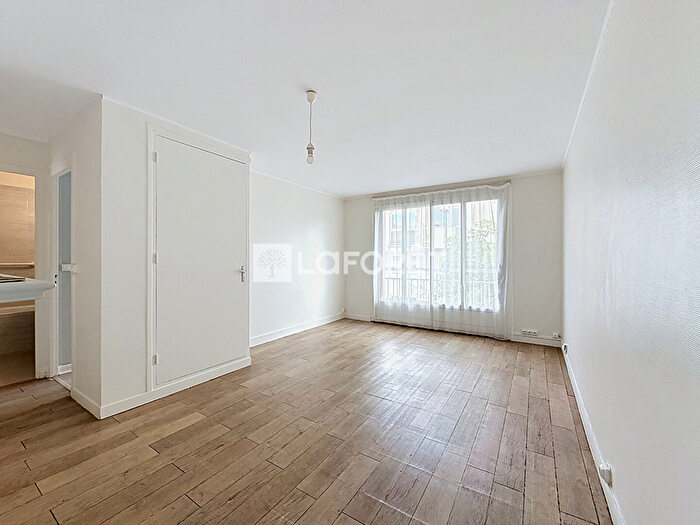 Courbevoie, Hôtel de ville : Appartement 3 pièces à louer