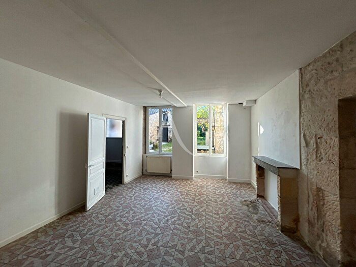 Maison 5 pièces à louer à Saint-Genis-de-Saintonge