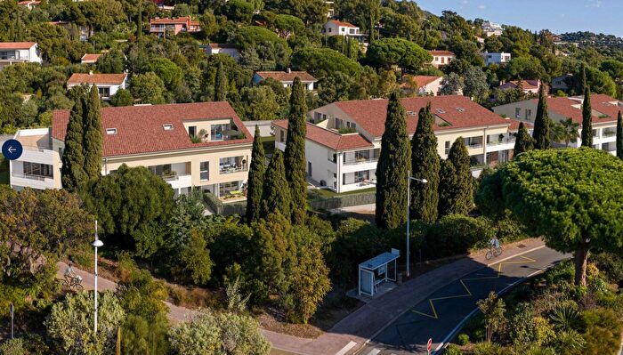 Bormes-les-Mimosas, Centre-ville, Le Pin : Appartement 2 pièces à vendre