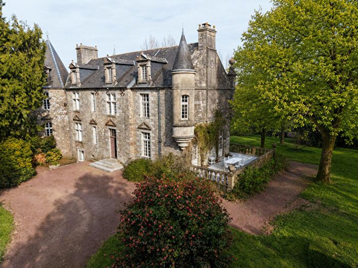 Maison 11 pièces à La Haye-Bellefond, à vendre