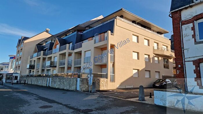 Appartement à louer - Pléneuf-Val-André - 4 pièces - 3 chambres