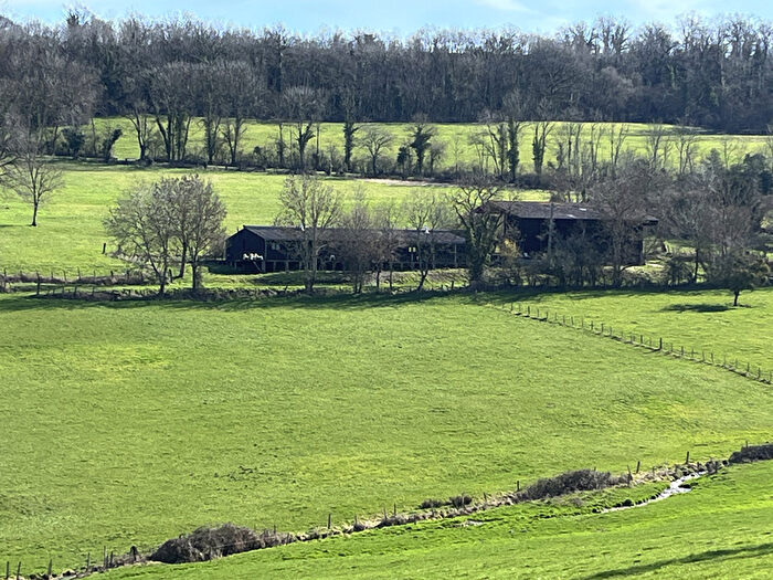 Maison à vendre - Sainte-Colombe-en-Auxois - 10 pièces - 5 chambres