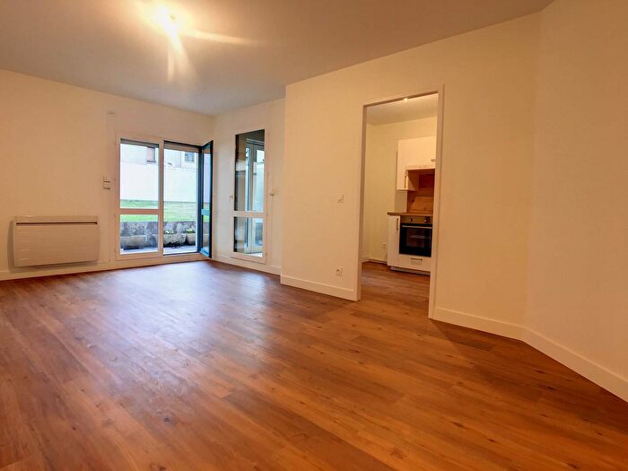 Appartement à louer - Centre Ville Est, Bourgoin-Jallieu - 3 pièces - 2 chambres