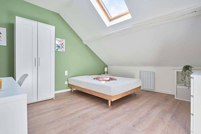 Appartement à louer - Cheminots-Acacias-Faubourg de Lille, Valenciennes - 1 pièce