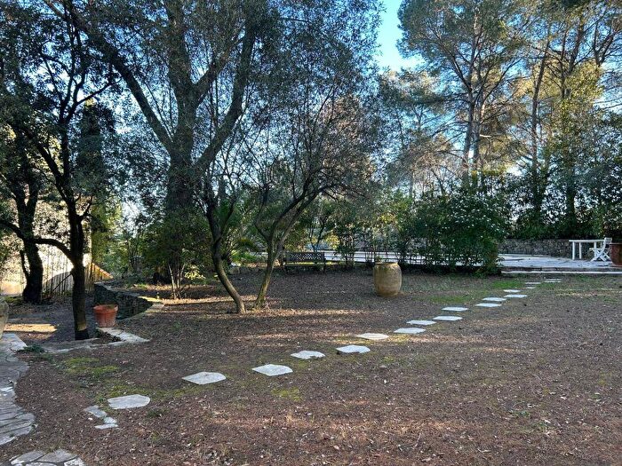 Maison à louer - Hôpital, Nîmes - 5 pièces - 4 chambres