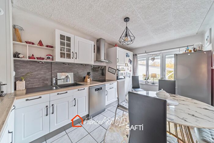 Maison à vendre - Waldweistroff - 6 pièces - 3 chambres