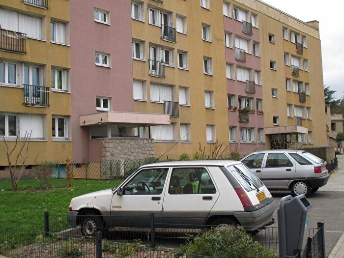 Monthieu-Saint François, Saint-Étienne : Appartement 4 pièces à louer