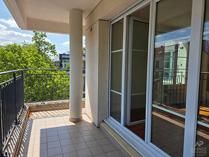 Appartement 4 pièces à Rueil-Malmaison, Coeur de Ville, à louer