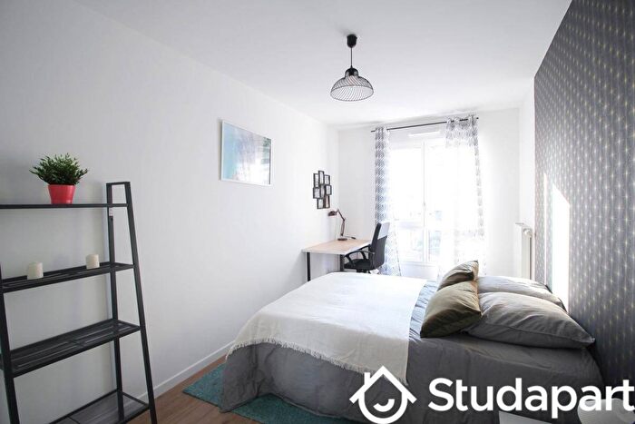 Appartement à louer - Victor Hugo-République, Clichy - 1 pièce - 4 chambres