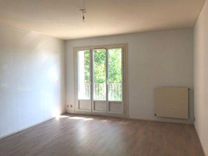 Appartement à louer - Marseilles-lès-Aubigny - 3 pièces - 2 chambres