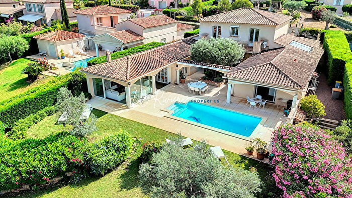 Maison à vendre - Saint-Raphaël, Valescure, Vaulongue - 8 pièces - 5 chambres