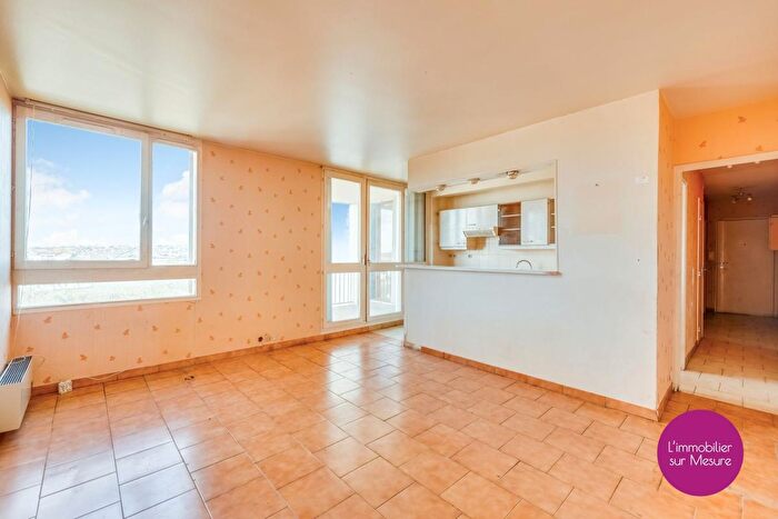 Appartement à vendre - Neuilly-sur-Marne, Primevères, Chanoux - 3 pièces - 2 chambres