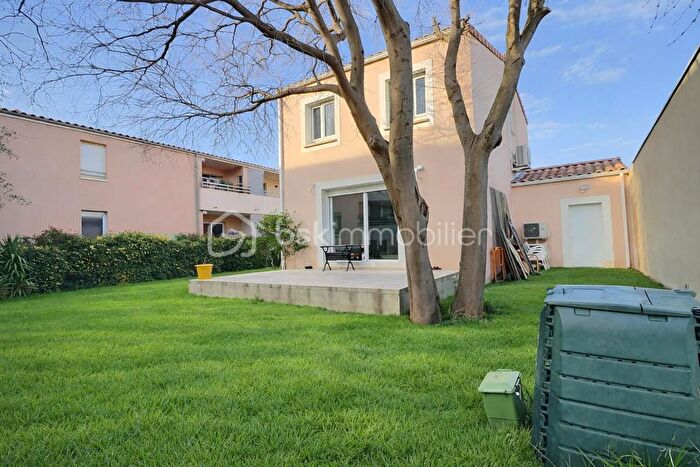 Maison à vendre - Milhaud - 5 pièces - 3 chambres