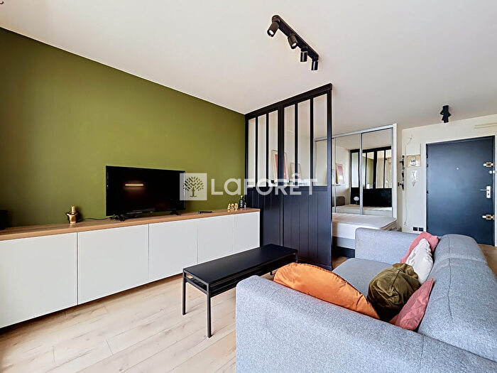 Appartement 1 pièce à Quartiers Centre, Colombier, à louer